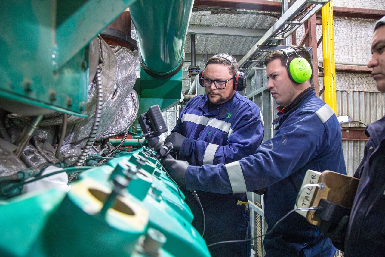 La DPE repara el generador Cummins N°1 en Tolhuin - Radio Provincia ...